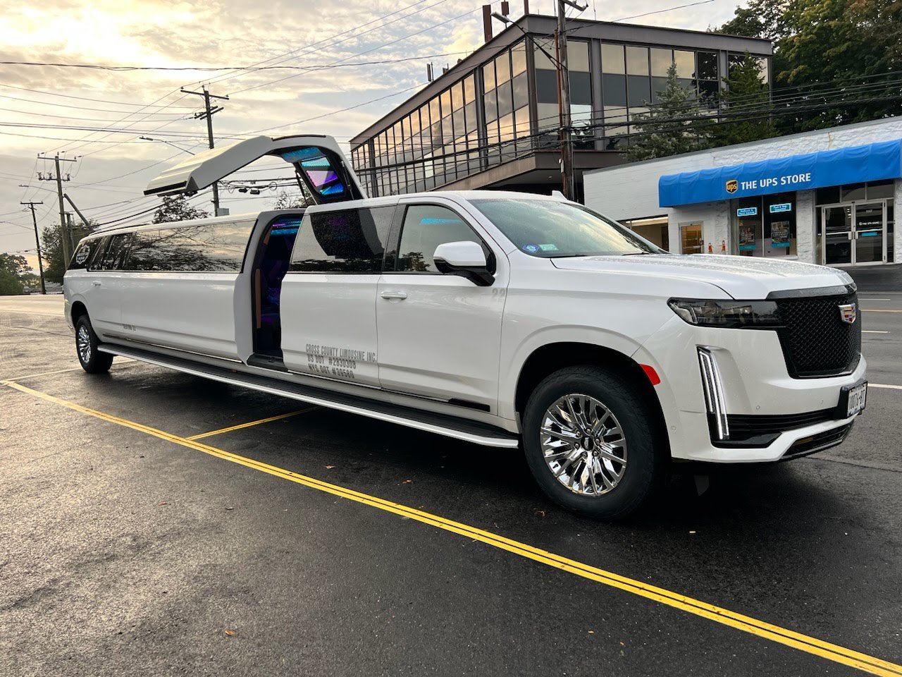 Escalade Limousine - Cross County Limousine